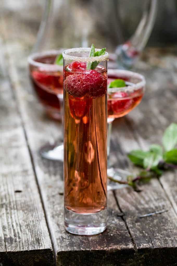 Raspberry Prosecco Cocktail | Sparkling wine spritzer recipe