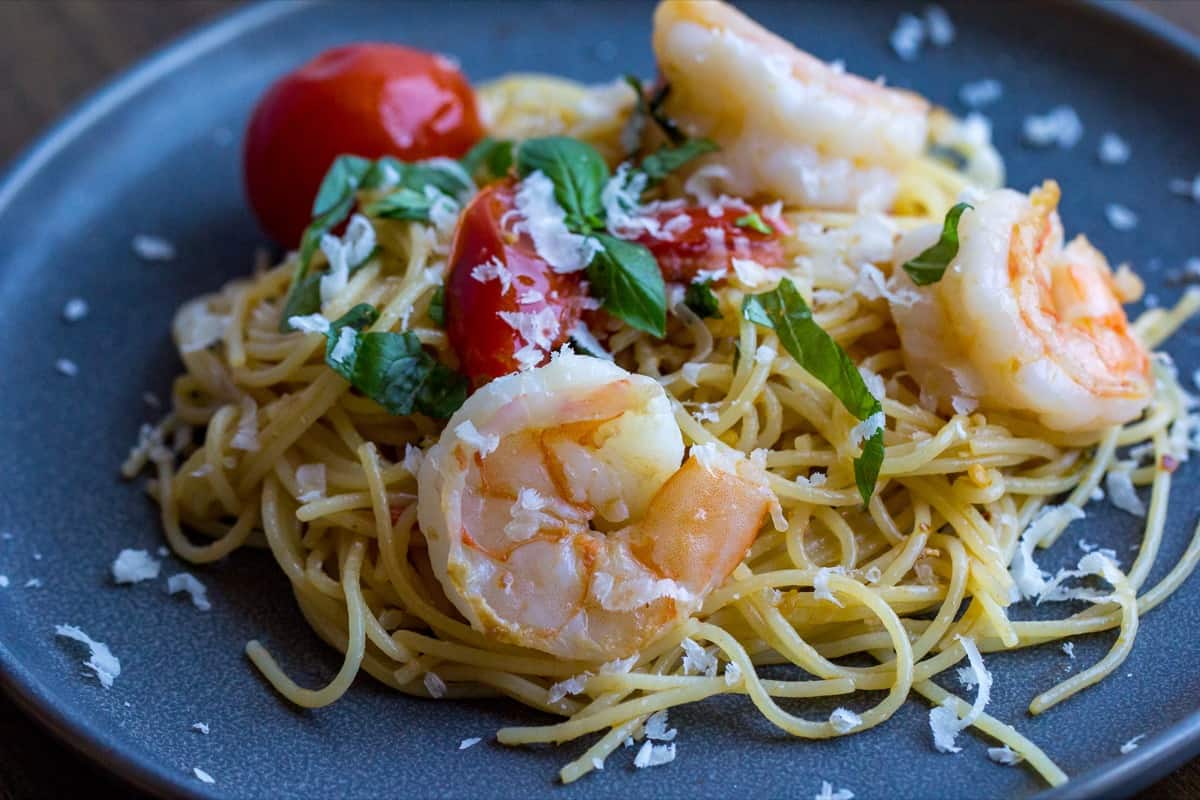 Shrimp Pasta with Tomatoes and Basil – Easy weeknight dinner recipe